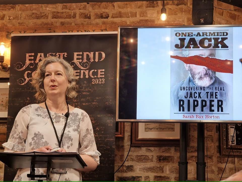 Sarah Bax Horton - Byte The Book