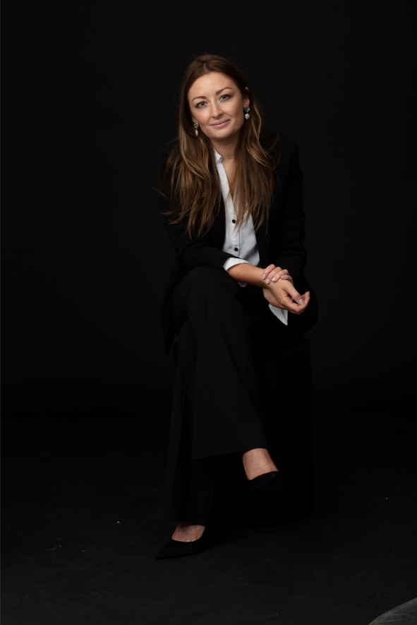 Laura Bloomer - Byte The Book