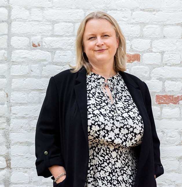 Kelly Weekes - Byte The Book